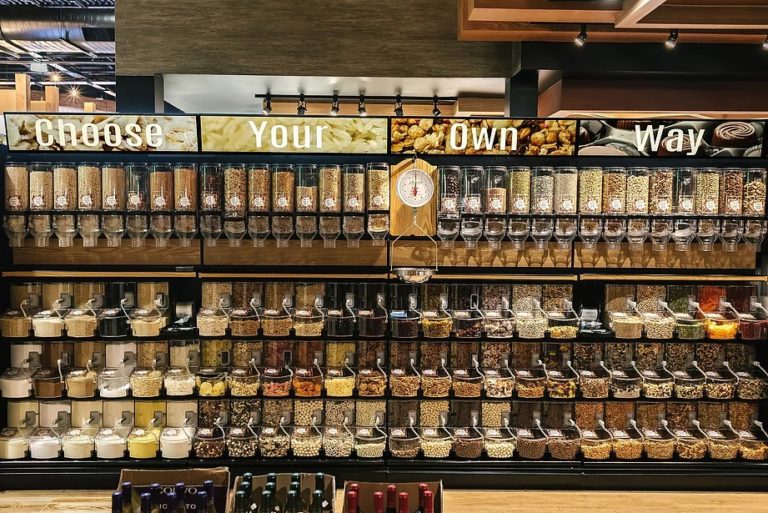 Lenovo teams up with Instorescreen for innovative shelf header displays ...